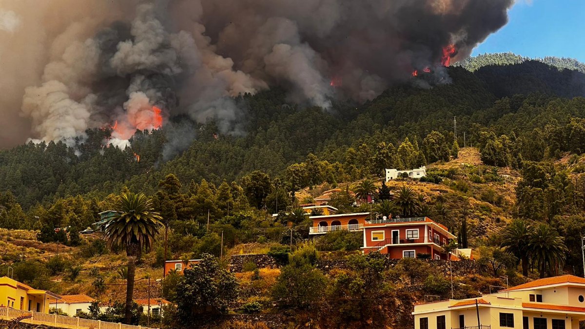 La Palma wildfire affects 4,500 hectares and more than 2,000 residents ...