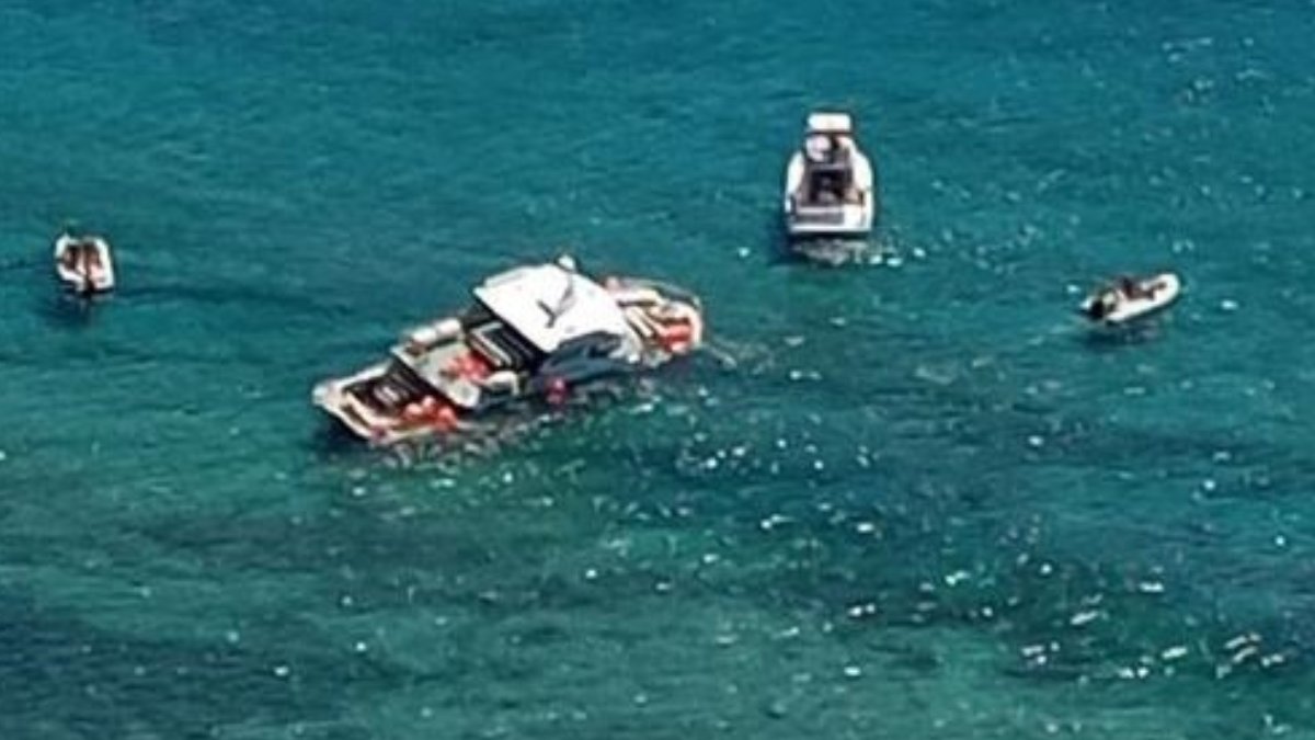 Partially sunken boat near Los Lobos to be transferred as soon as sea ...